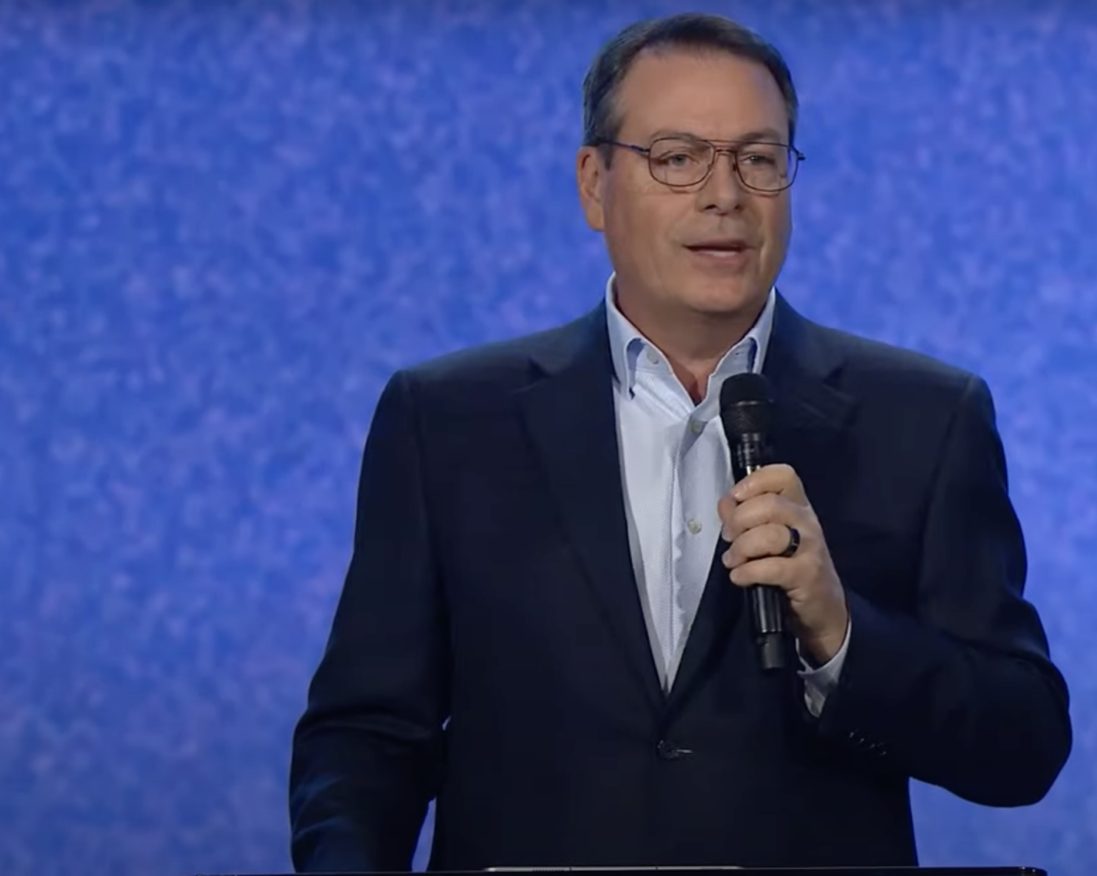 Church of the Highlands Founding Pastor Chris Hodges Stepping Down ...